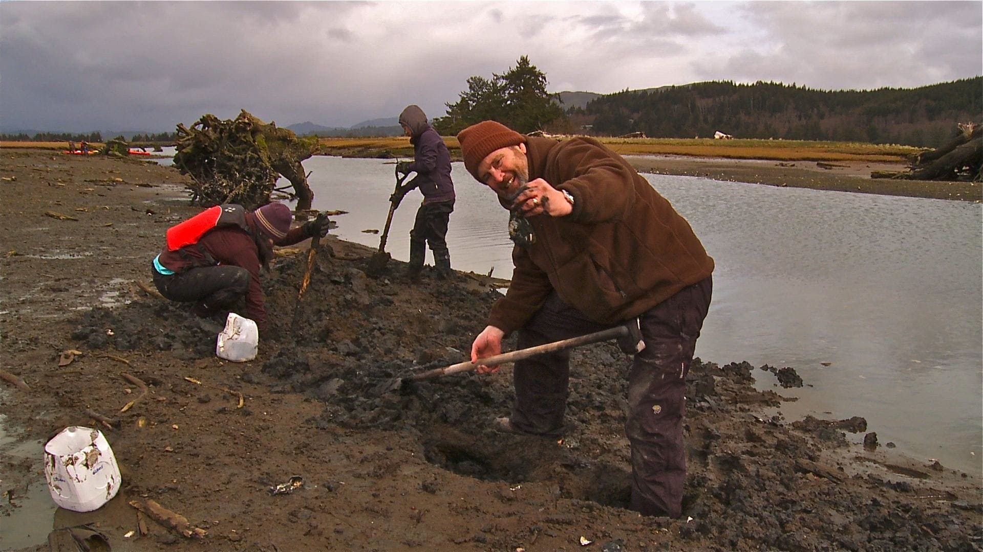 Paddling for Clams - Travel Oregon