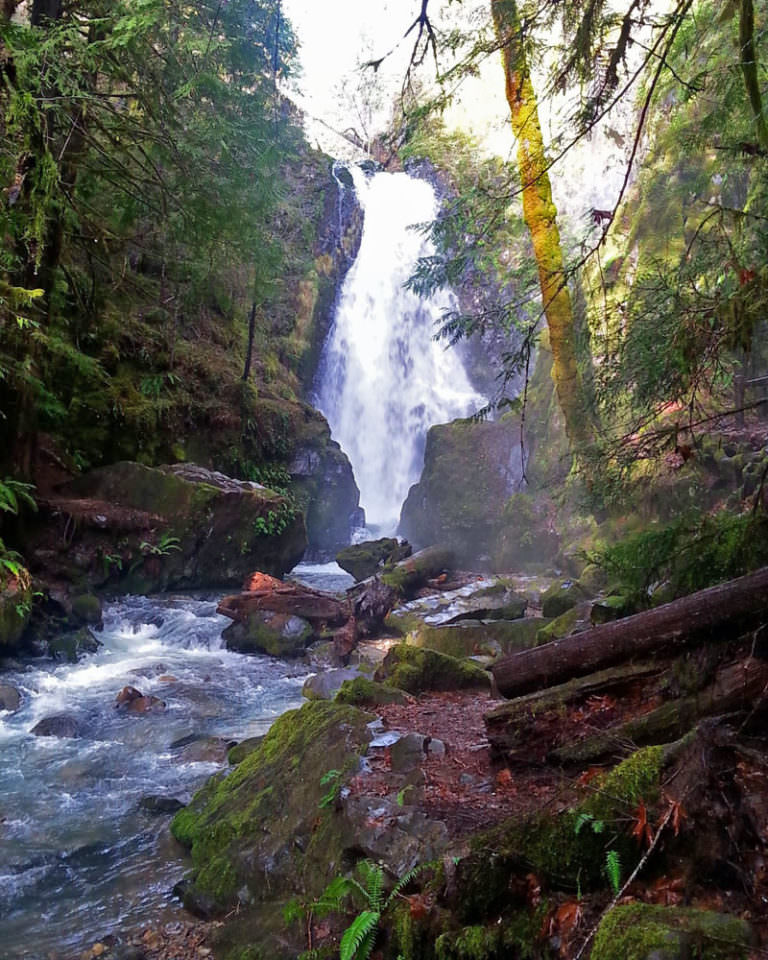 Kid-Friendly Waterfall Adventures in Southern Oregon - Travel Oregon