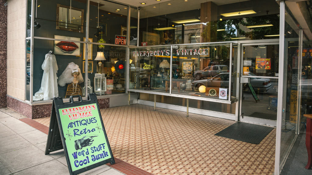 Holiday Shopping in Southern Oregon - Travel Oregon