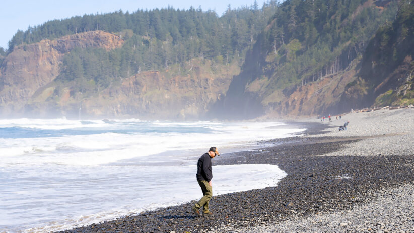 How to Hunt for Agates on the Oregon Coast - Travel Oregon