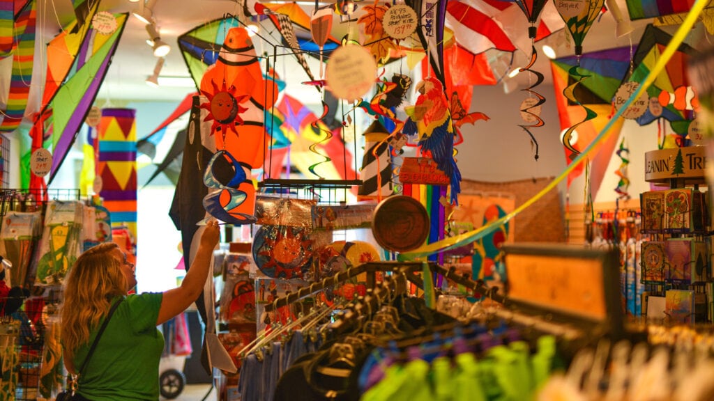 Insider’s Guide to Kite Flying on the Oregon Coast - Travel Oregon