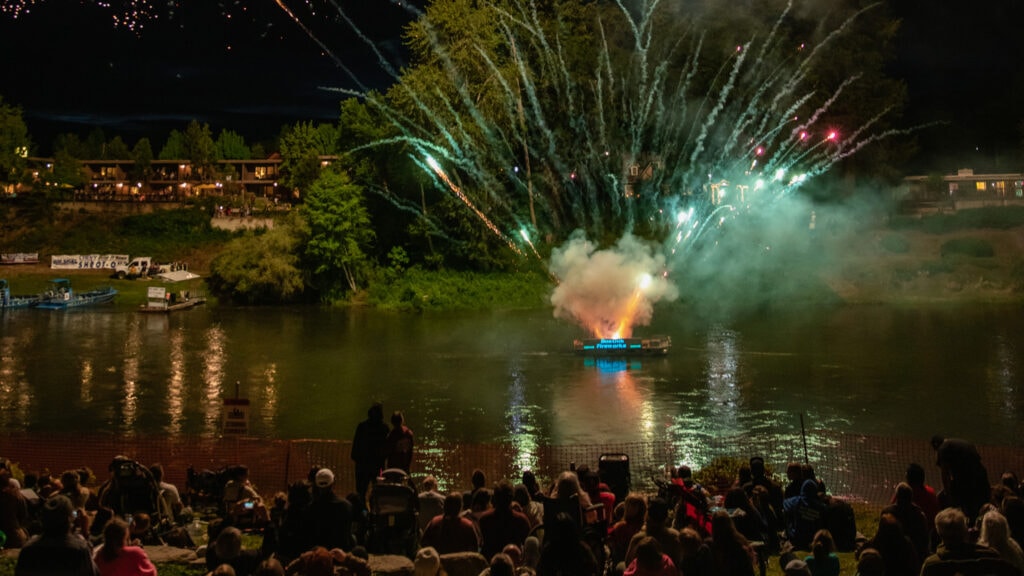 Get Out on the Water in Grants Pass - Travel Oregon