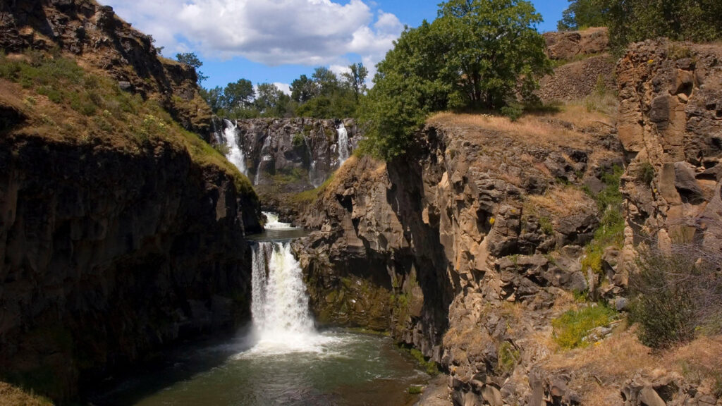 Spring Waterfall Hikes - Travel Oregon