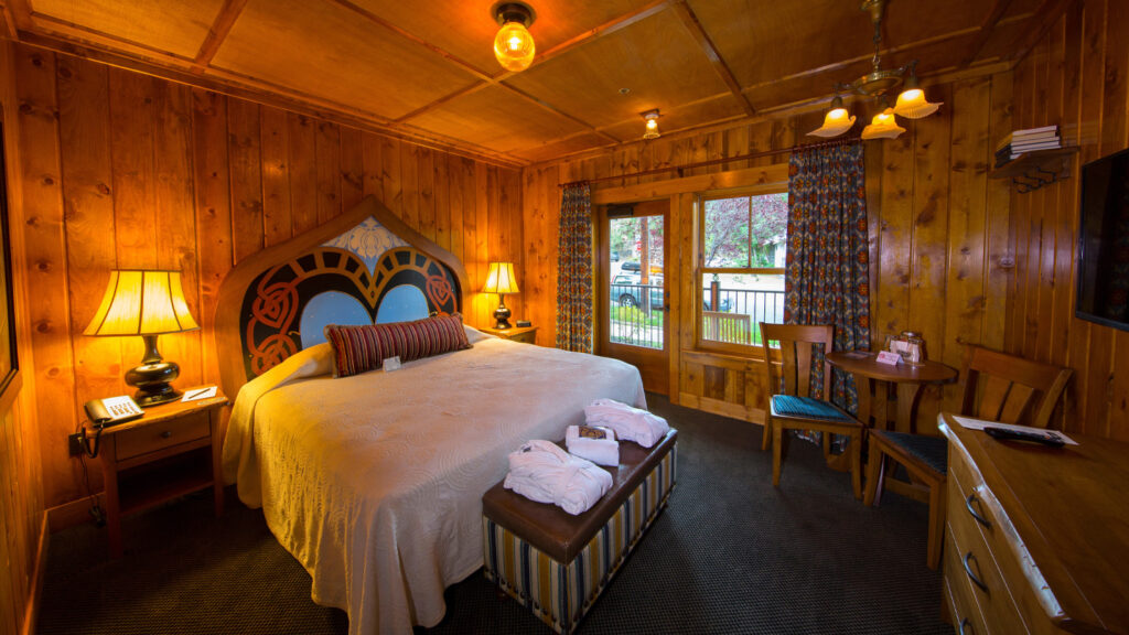Sip and Spelunk in Central Oregon - Travel Oregon