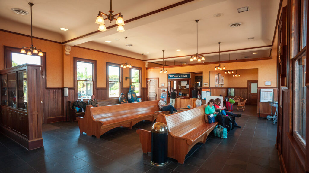 How to Travel by Train through Oregon - Travel Oregon